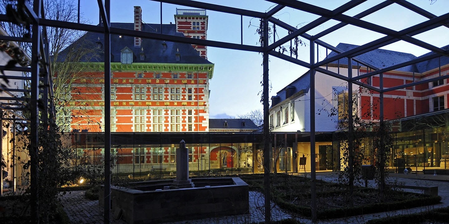 Le Vase Natal de Léon Ledru au Grand Curtius